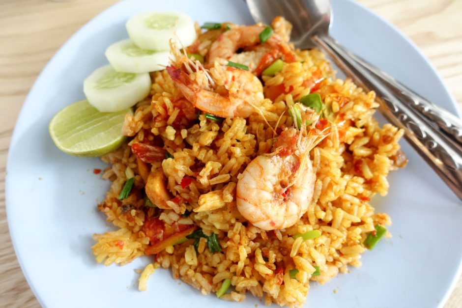 Yellow Curry Fried Rice with Prawns (Kao Pad Gaeng Garee Kung) | Asian ...