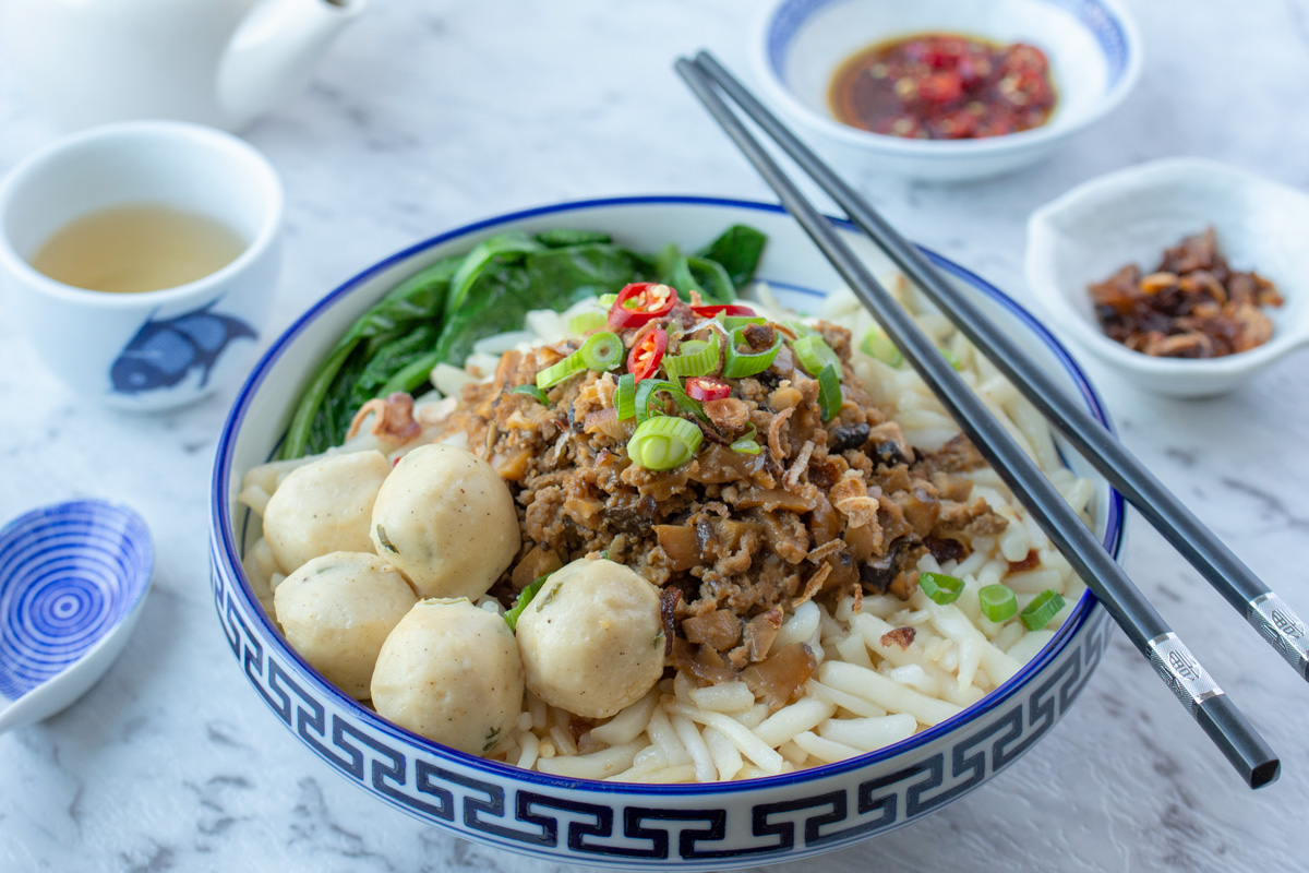 Dry Rice Pin Noodles (Loh Shi Fun) | Asian Inspirations