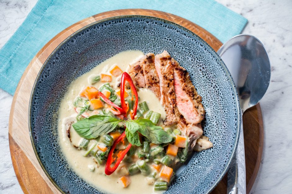 Thai Green Curry Grilled Beef (Nur Yang Kab Sauce Gang Kheaw Waan ...
