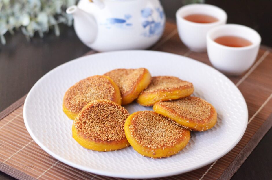 Shanghai Savory Mooncakes (Xian Rou Yueh Bing) | Asian Inspirations