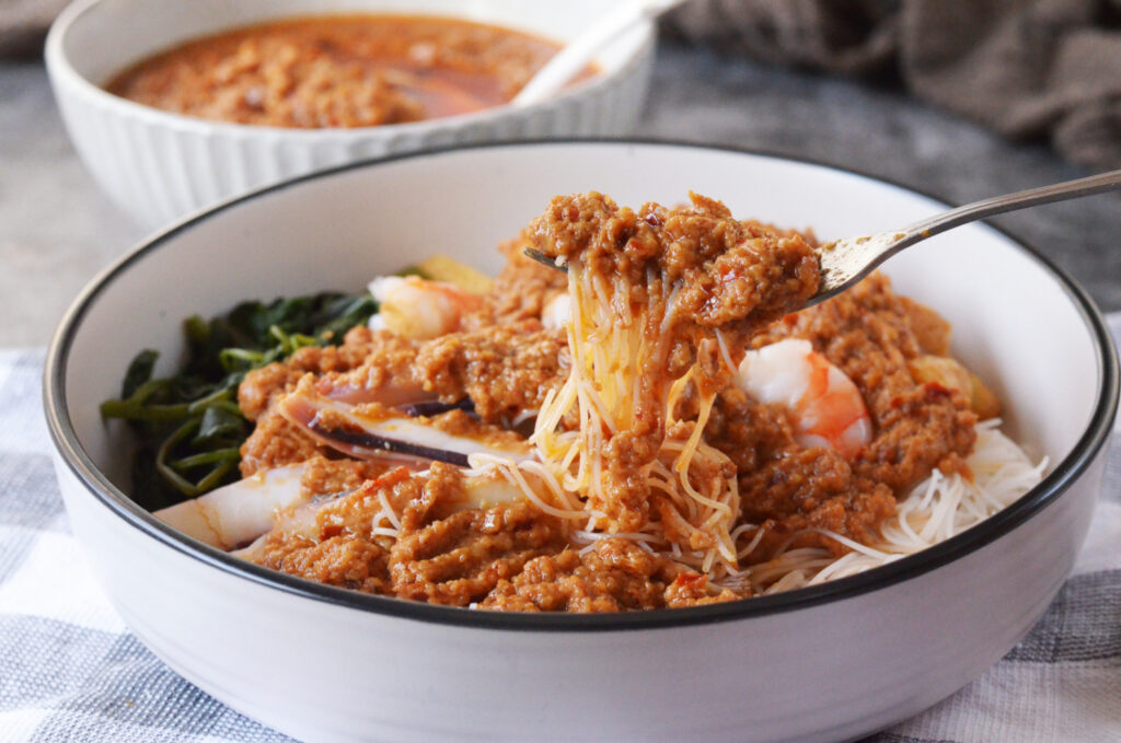Vietnamese Bread Roll (Banh Mi) with Crispy Roast Pork | Asian Inspirations